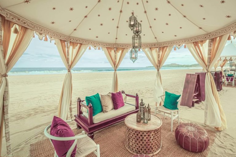 El equipo de especialistas en romance de este lujoso oasis, ubicado a orillas del Mar de Cortés ...