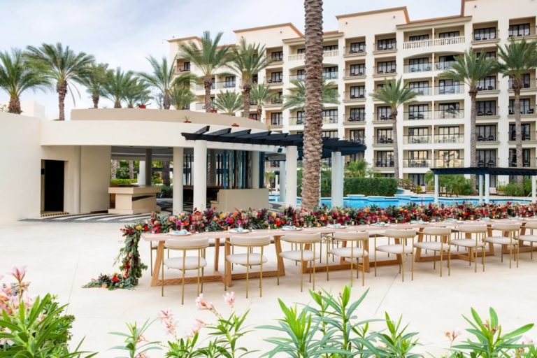 El equipo de especialistas en romance de este lujoso oasis, ubicado a orillas del Mar de Cortés ...