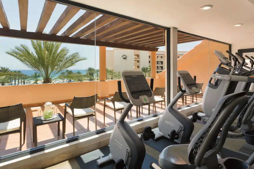 El equipo de especialistas en romance de este lujoso oasis, ubicado a orillas del Mar de Cortés ...