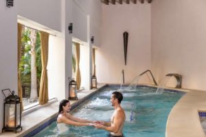 El equipo de especialistas en romance de este lujoso oasis, ubicado a orillas del Mar de Cortés ...