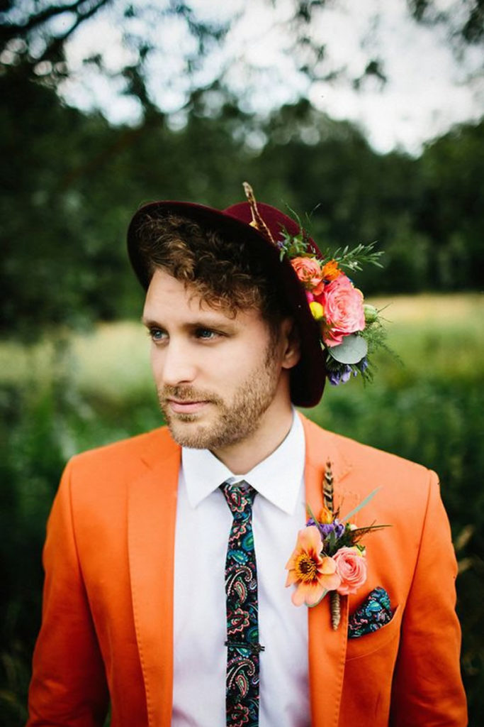 ¡Adiós a los trajes negros! 30 trajes de colores para novios modernos ...