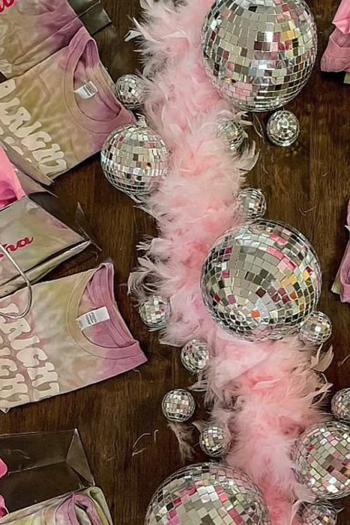 Divertidas ideas para una despedida de soltera con temática disco ...