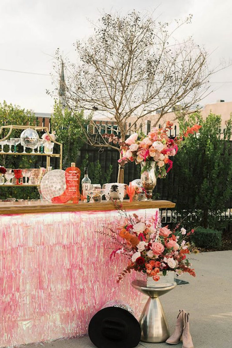 Divertidas ideas para una despedida de soltera con temática disco ...