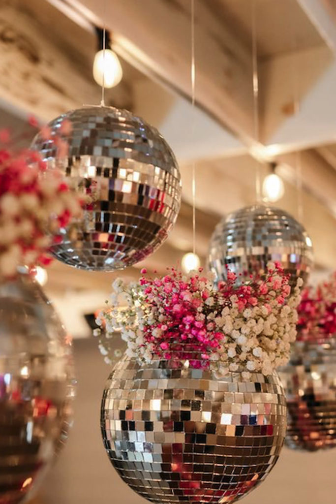 Divertidas ideas para una despedida de soltera con temática disco ...