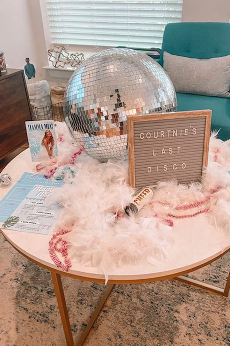 Divertidas ideas para una despedida de soltera con temática disco ...