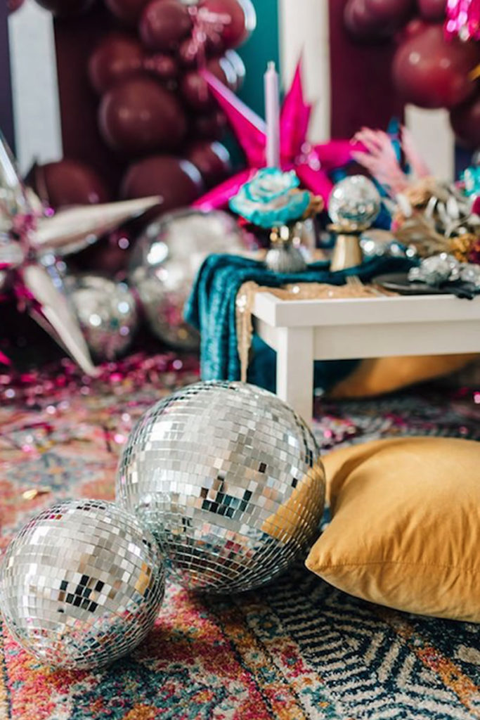 Divertidas ideas para una despedida de soltera con temática disco ...