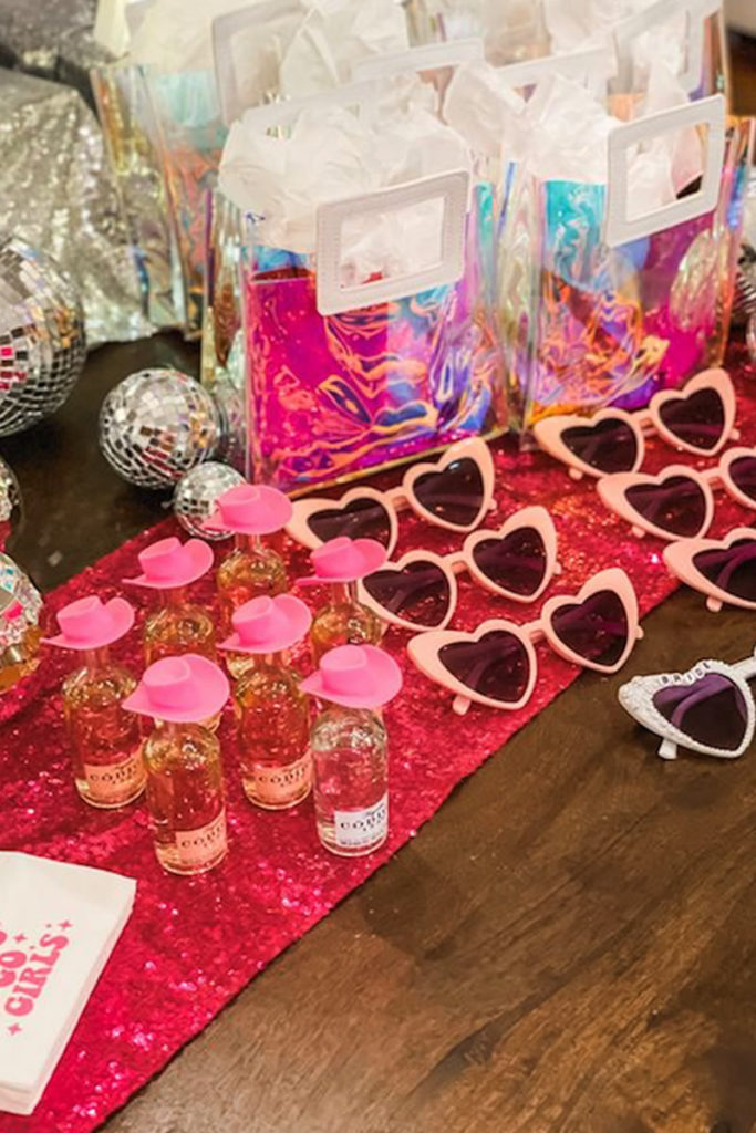 Divertidas ideas para una despedida de soltera con temática disco ...