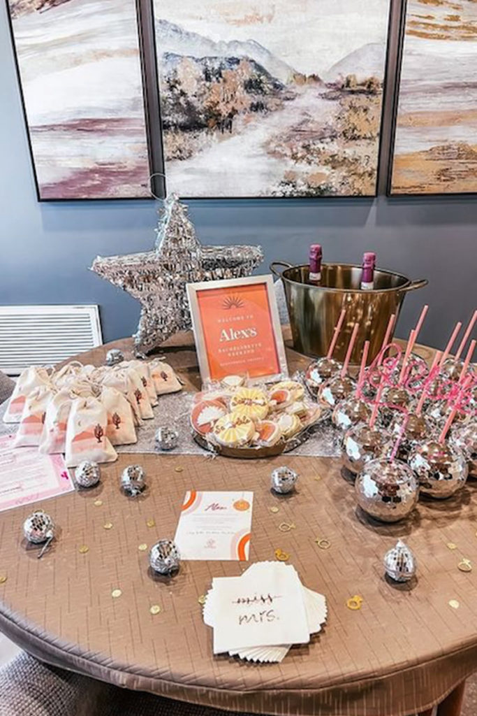 Divertidas ideas para una despedida de soltera con temática disco ...