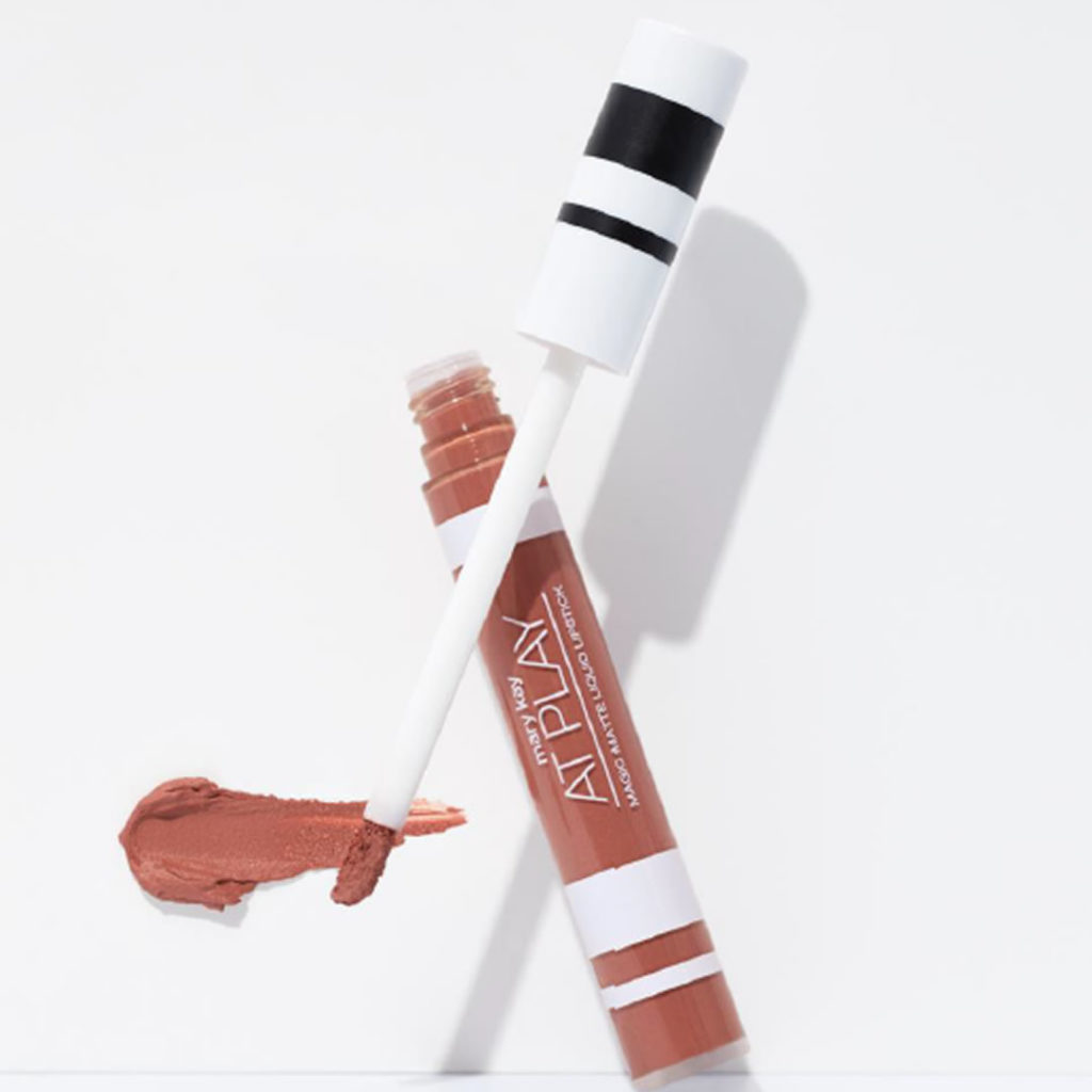 Deslumbra con tu magia y el nuevo labial líquido mate con destellos de ...