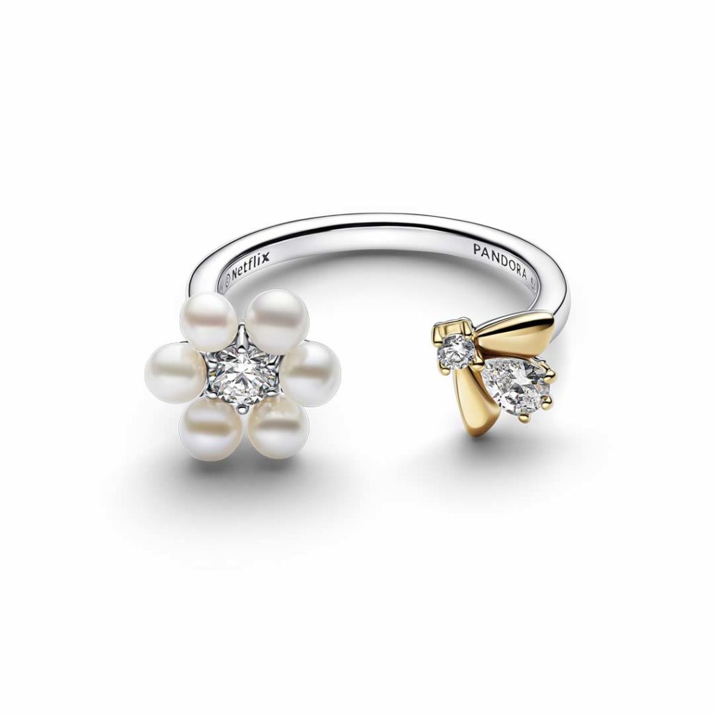 Estas piezas de joyería de Pandora x Bridgerton celebran el encanto y ...